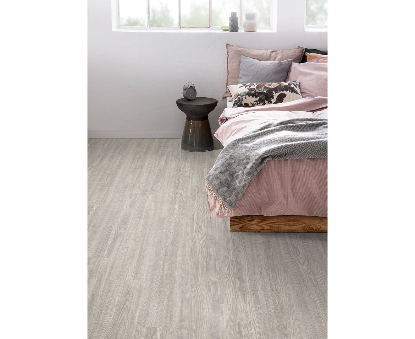 Ламинат EGGER Classic Дуб Сория 4V светло-серый EPL178